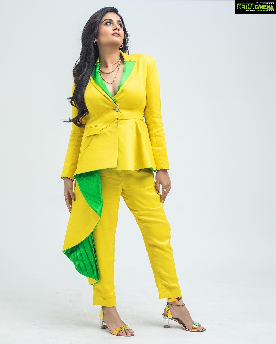 Actress Sreemukhi HD Instagram Photos and Wallpapers June 2023 | Gethu ...