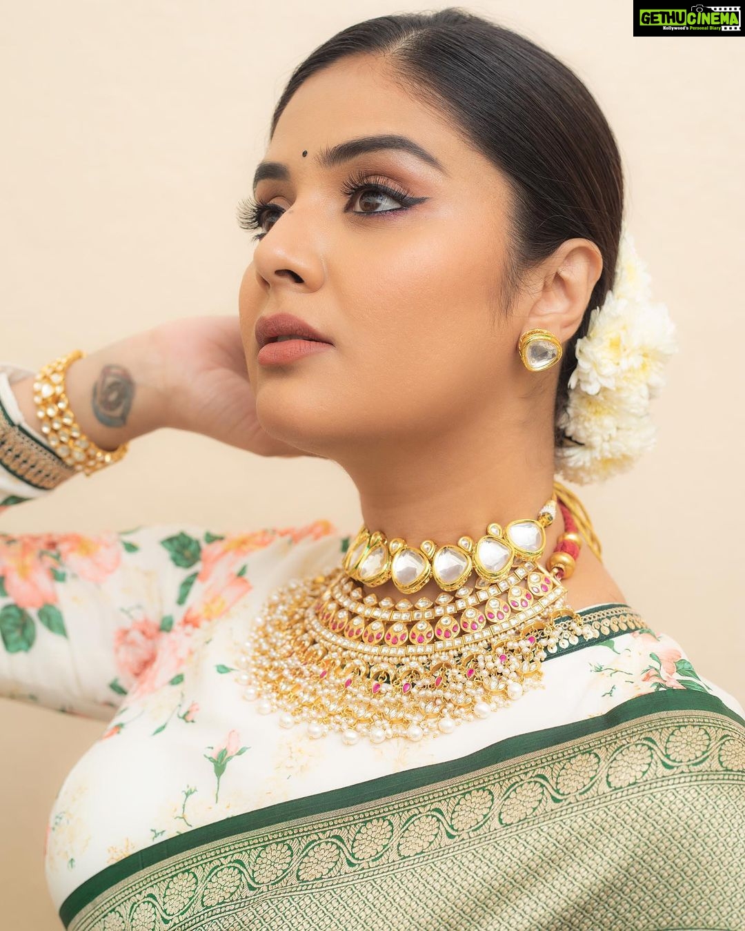 Sreemukhi Instagram – Aadivaaram with star maa parivaaram! On @starmaa ...