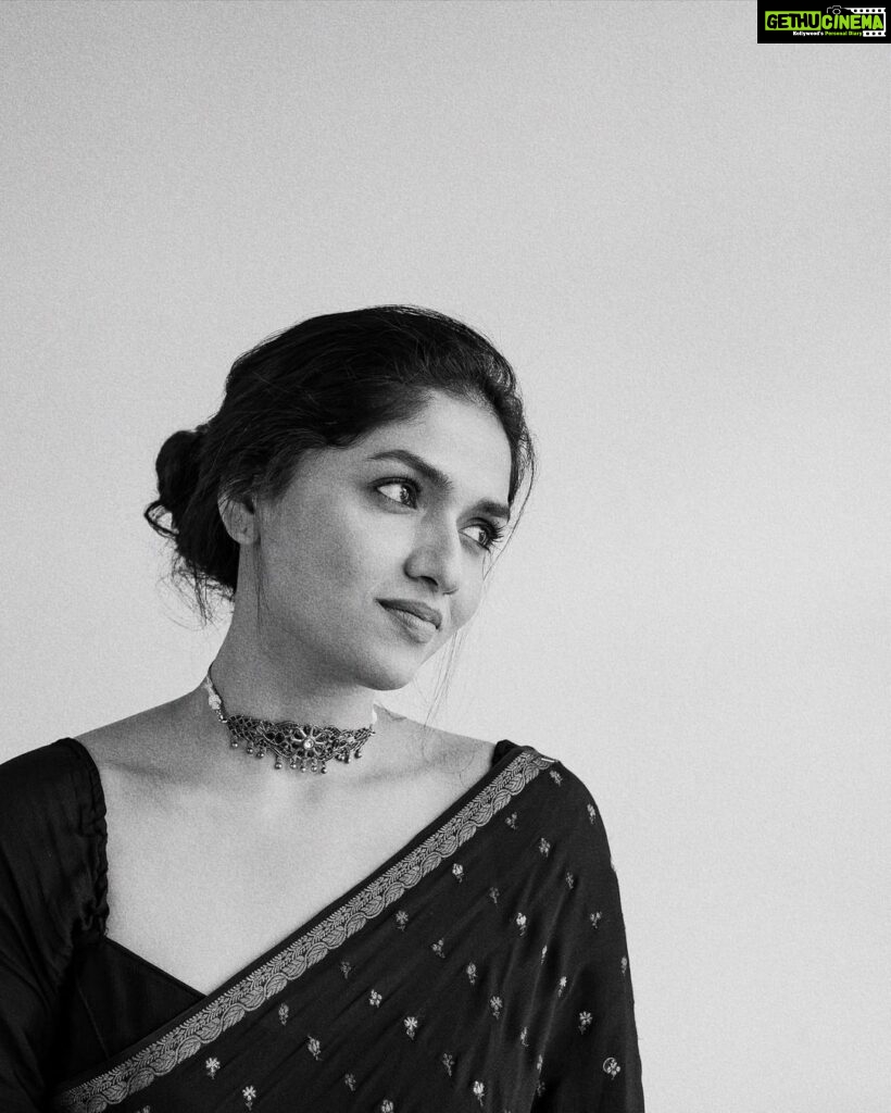 Actress Sunaina HD Instagram Photos and Wallpapers June 2023 | Gethu Cinema