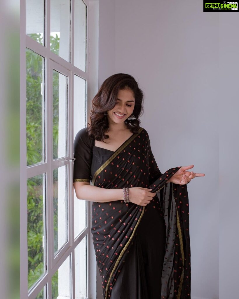 Actress Sunaina HD Instagram Photos and Wallpapers June 2023 | Gethu Cinema