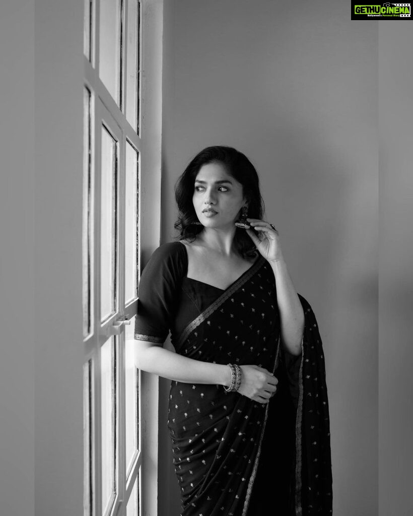 Sunaina Instagram – 🌸 Wearing @bespoke.dhishya shot by @madras_ponnu ...