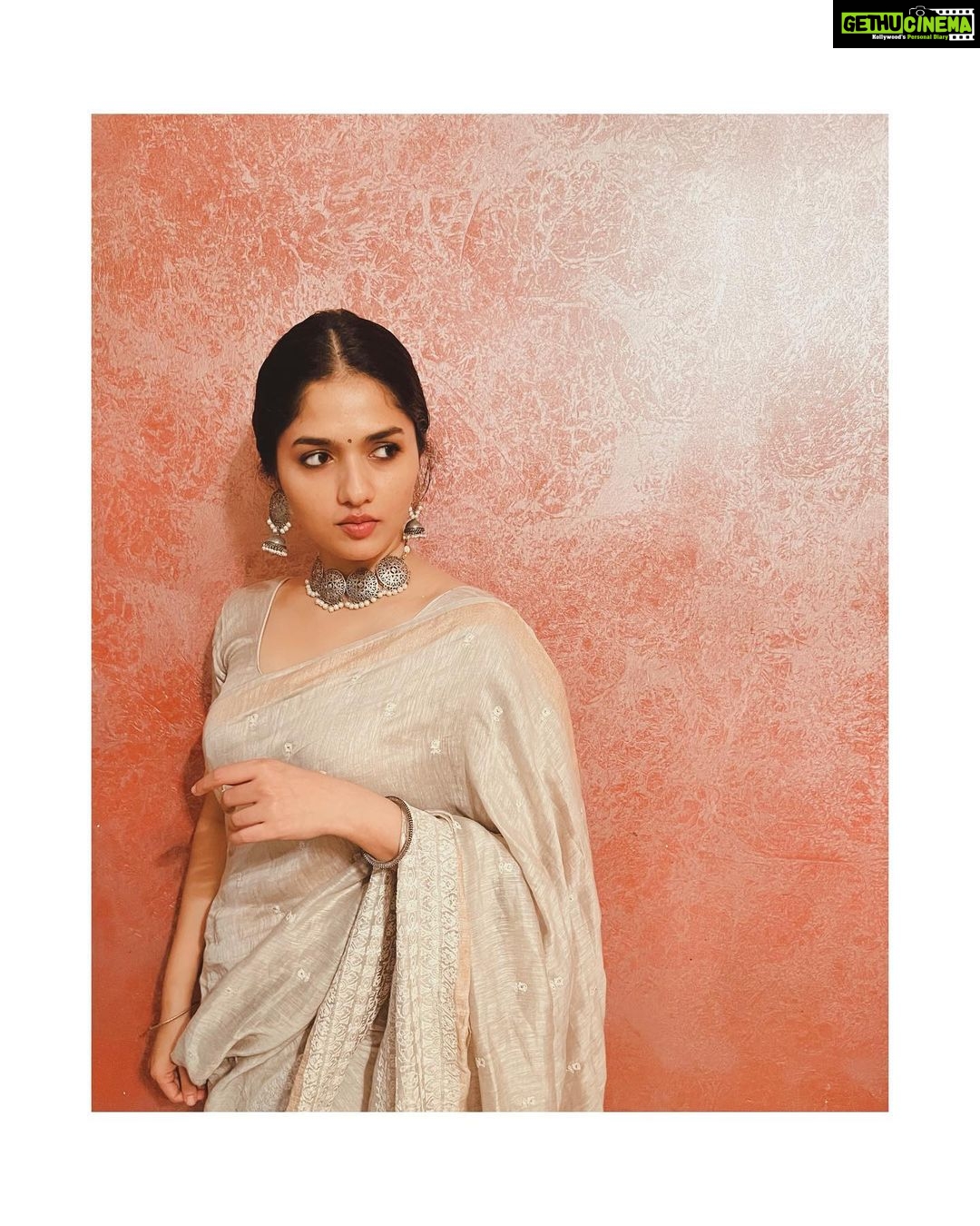 Actress Sunaina HD Instagram Photos and Wallpapers October 2022 | Gethu ...