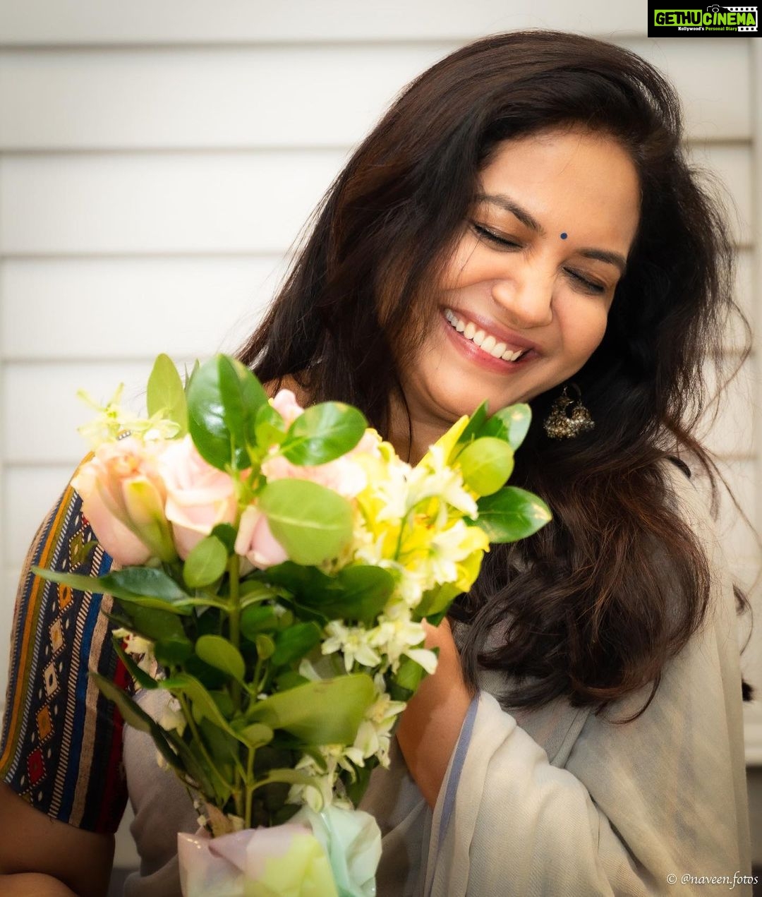 Sunitha Upadrashta Instagram – All smiles after a super hit show ...