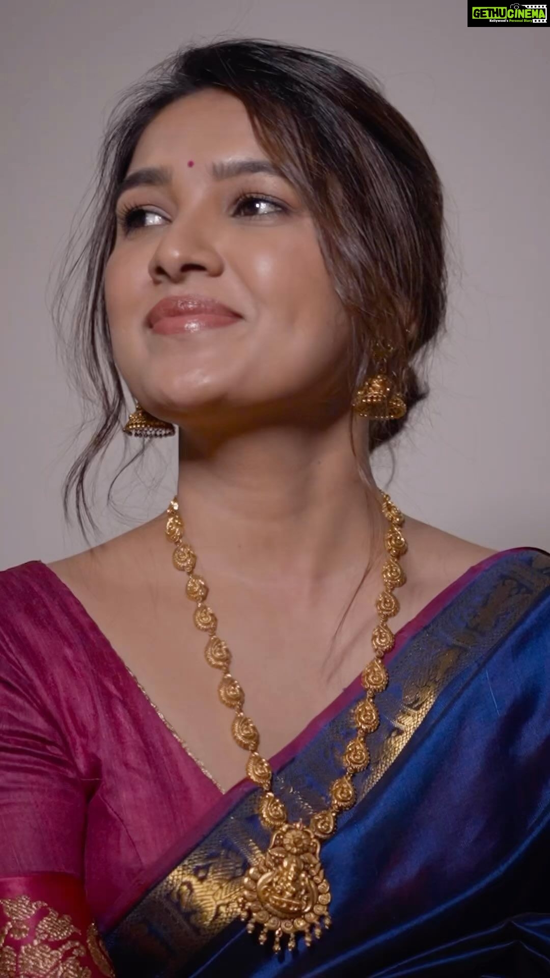 Vani Bhojan Instagram - Follow @federalbanklimited to achieve financial ...