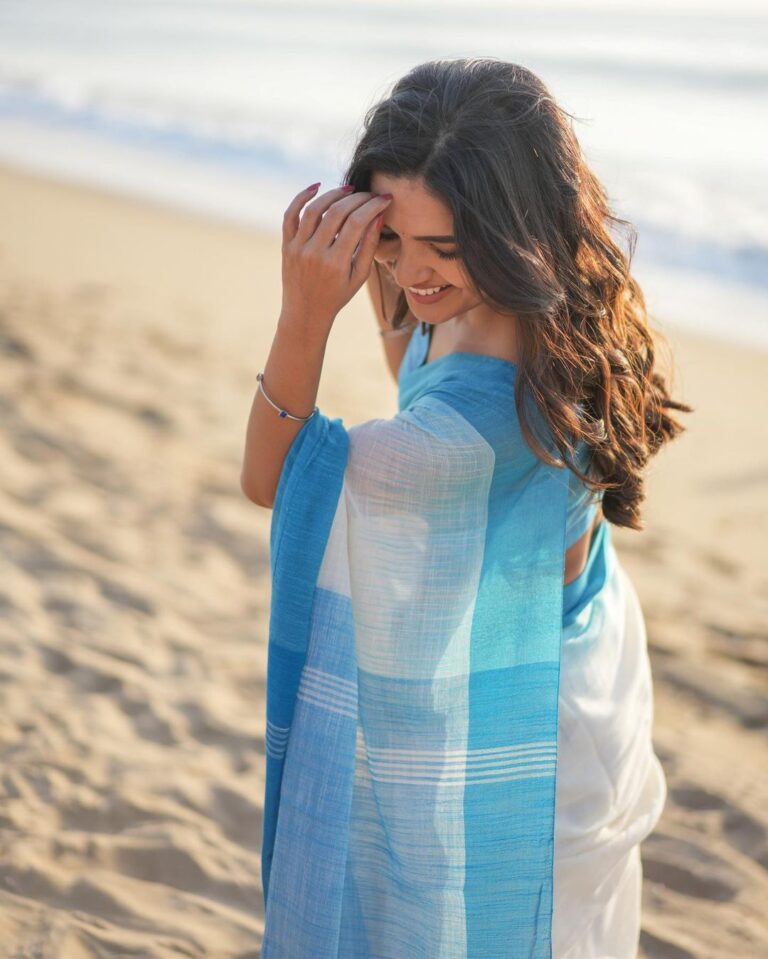 Actress Vani Bhojan HD Photos and Wallpapers September 2022 | Gethu Cinema