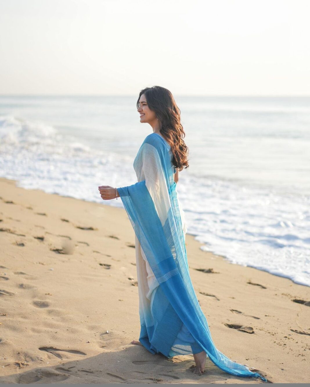 Actress Vani Bhojan HD Photos and Wallpapers September 2022 - Gethu Cinema