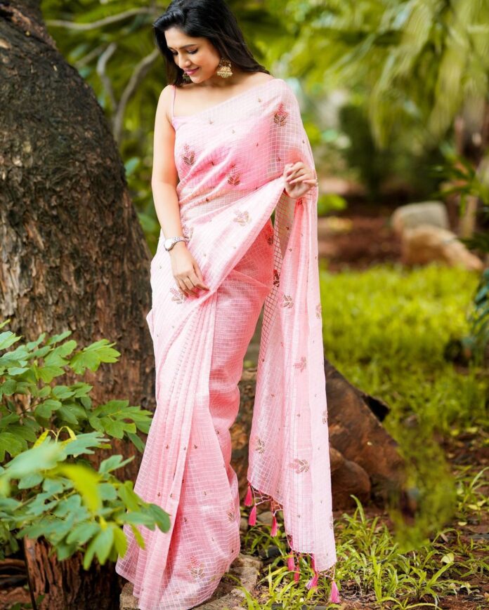 Actress Vani Bhojan HD Photos and Wallpapers September 2022 | Gethu Cinema