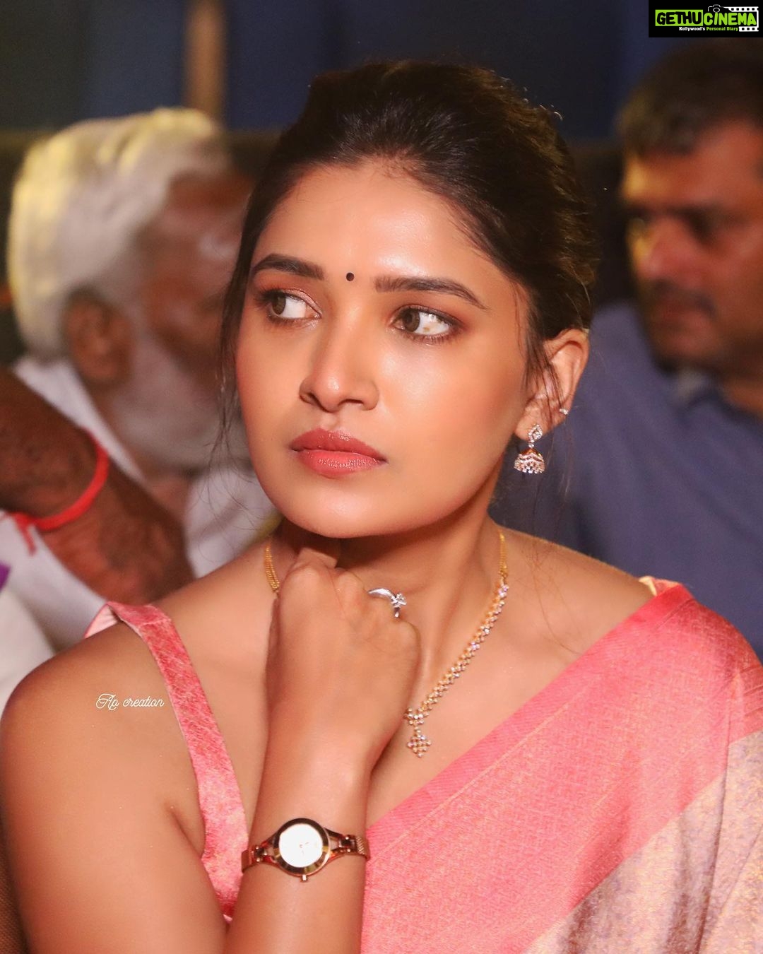 Vani Bhojan Instagram – 📸- @arulraj_7373 | Gethu Cinema