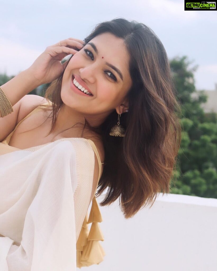 Actress Vani Bhojan HD Instagram Photos and Wallpapers August 2021 ...
