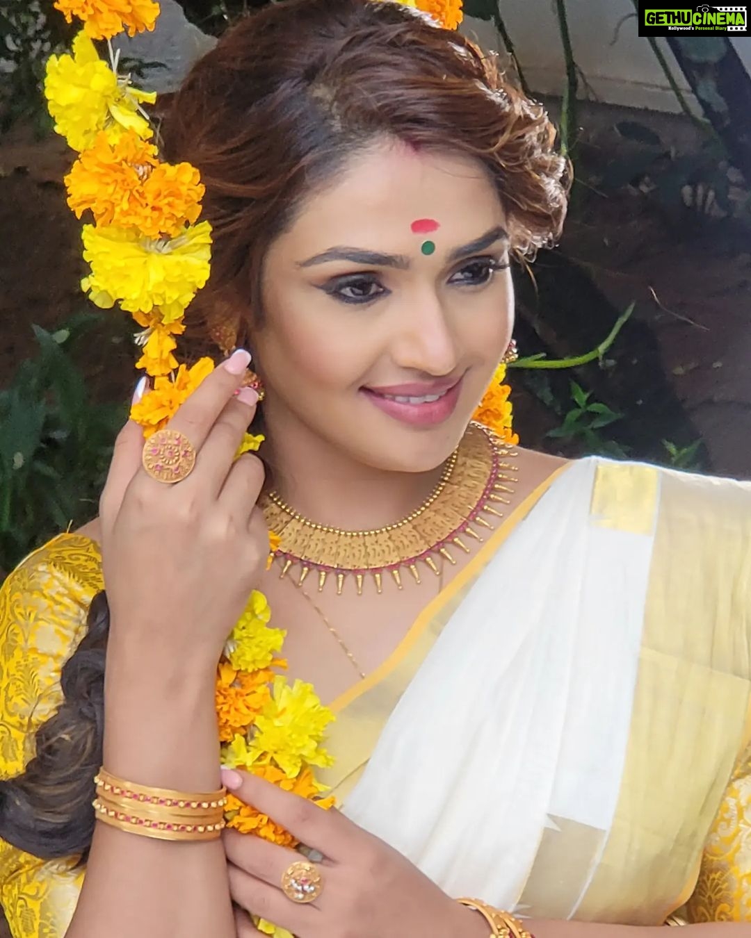 Vidhya Mohan Instagram – 💛💛💛 ശലഭം Series by @Sreshtamakeup In frame ...
