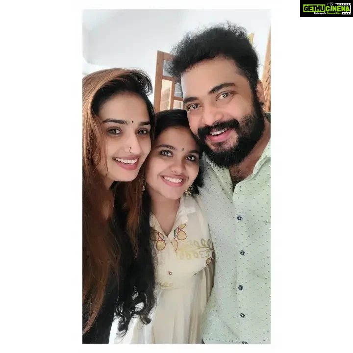 Vidhya Mohan Instagram - ശലഭം In frame @vidyavinumohan @vinumohan_actor ...