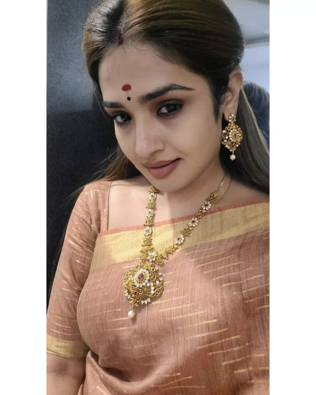 Actress Vidhya Mohan HD Photos and Wallpapers September 2022 - Gethu Cinema