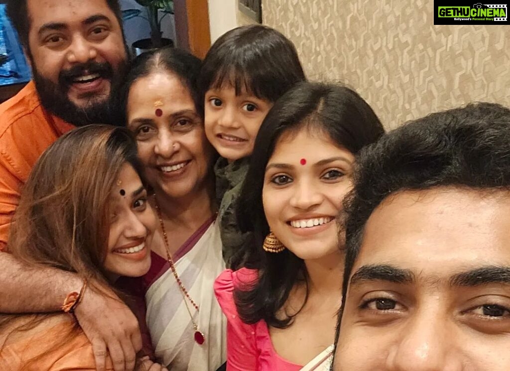 Actress Vidhya Mohan HD Instagram Photos and Wallpapers April 2023 ...