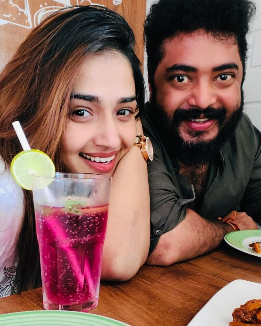 Actress Vidhya Mohan HD Photos and Wallpapers May 2023 - Gethu Cinema