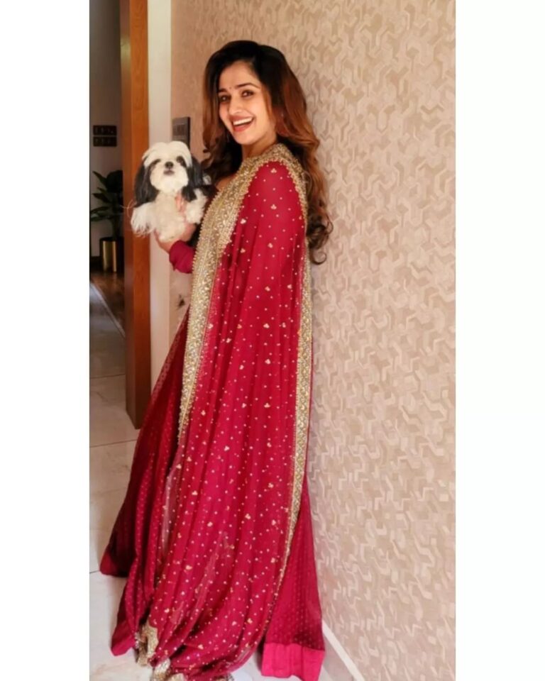 Actress Vidhya Mohan HD Photos and Wallpapers December 2022 - Gethu Cinema