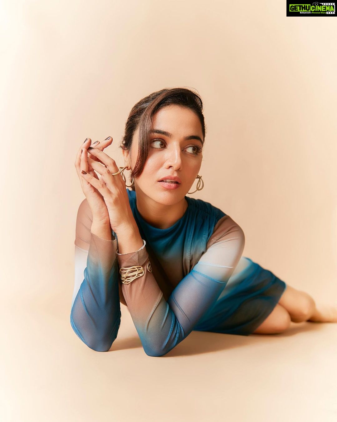 Wamiqa Gabbi Instagram – Dole prem hi dole tann mann mein mere 💙🤍🤎 ...