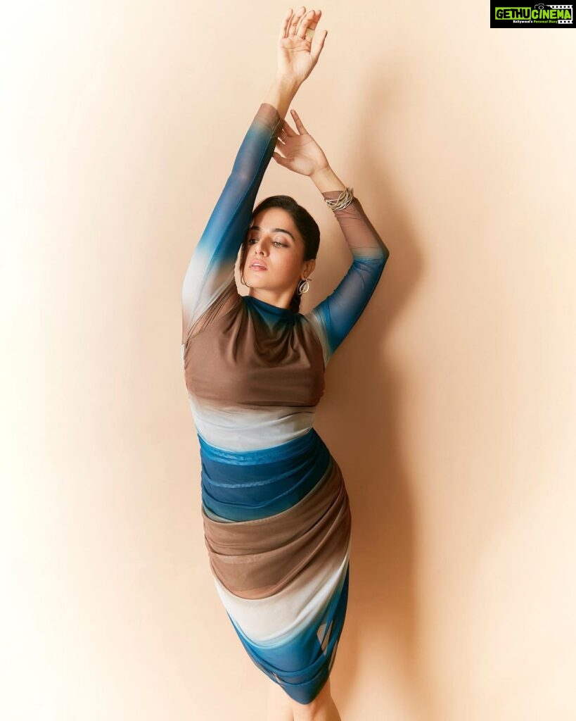 Wamiqa Gabbi Instagram - Dole prem hi dole tann mann mein mere 💙🤍🤎 ...