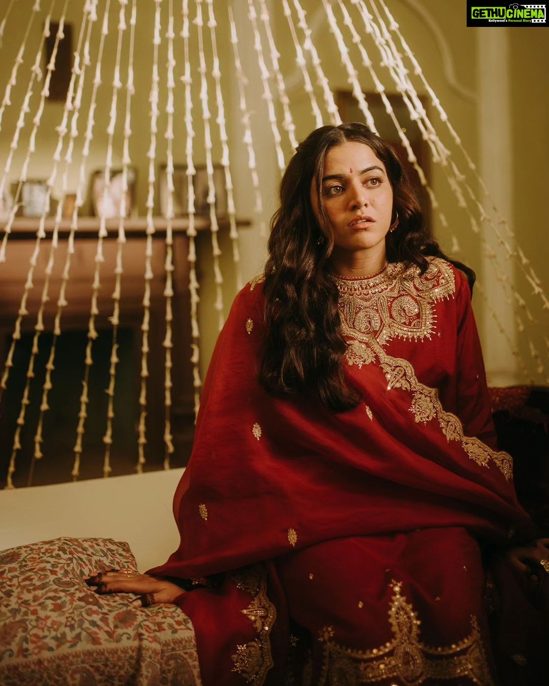 Wamiqa Gabbi Instagram – Saada Chidiyaan Da Chambaa Ve Babul Asaan Udd ...