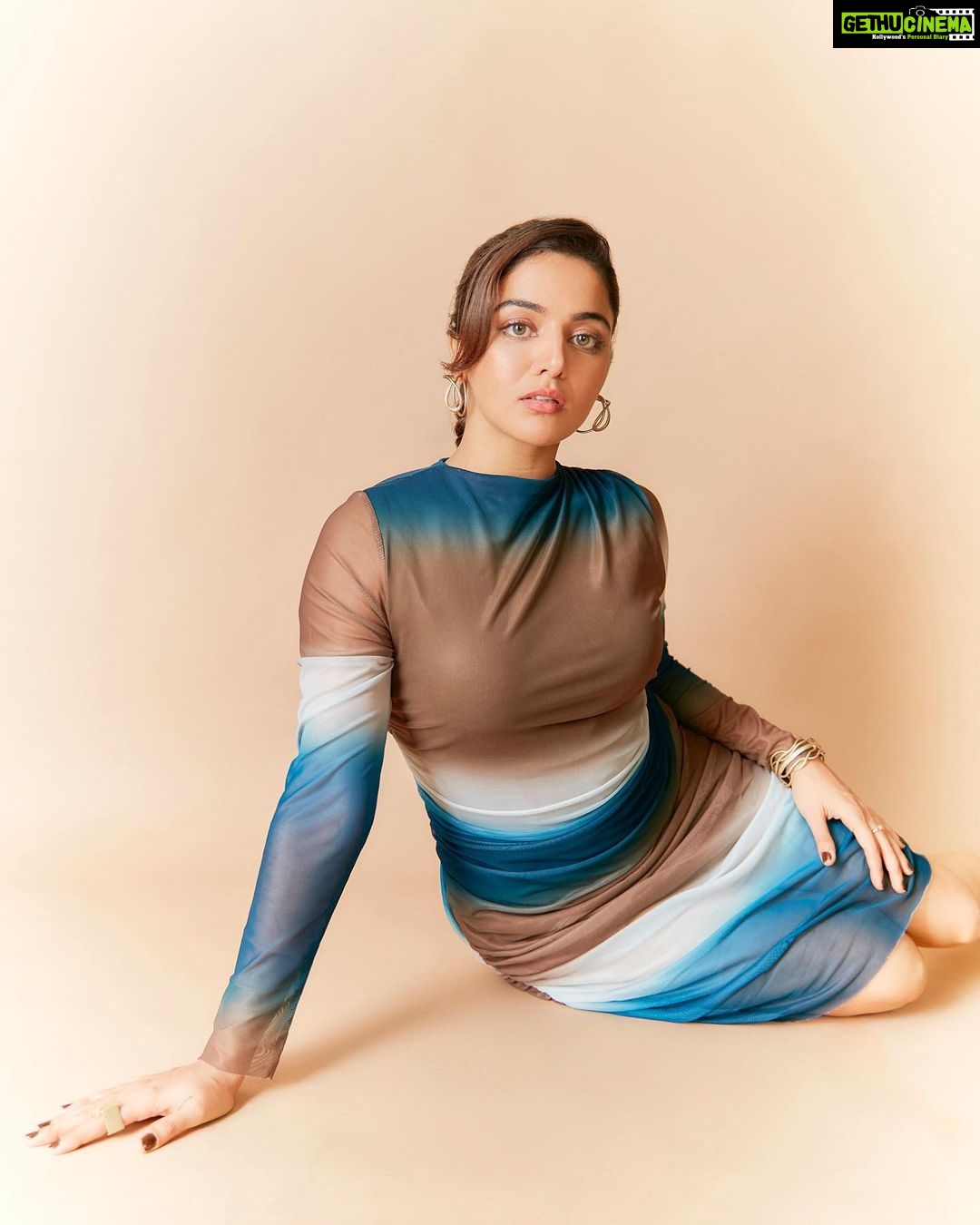 Wamiqa Gabbi Instagram – Dole prem hi dole tann mann mein mere 💙🤍🤎 ...