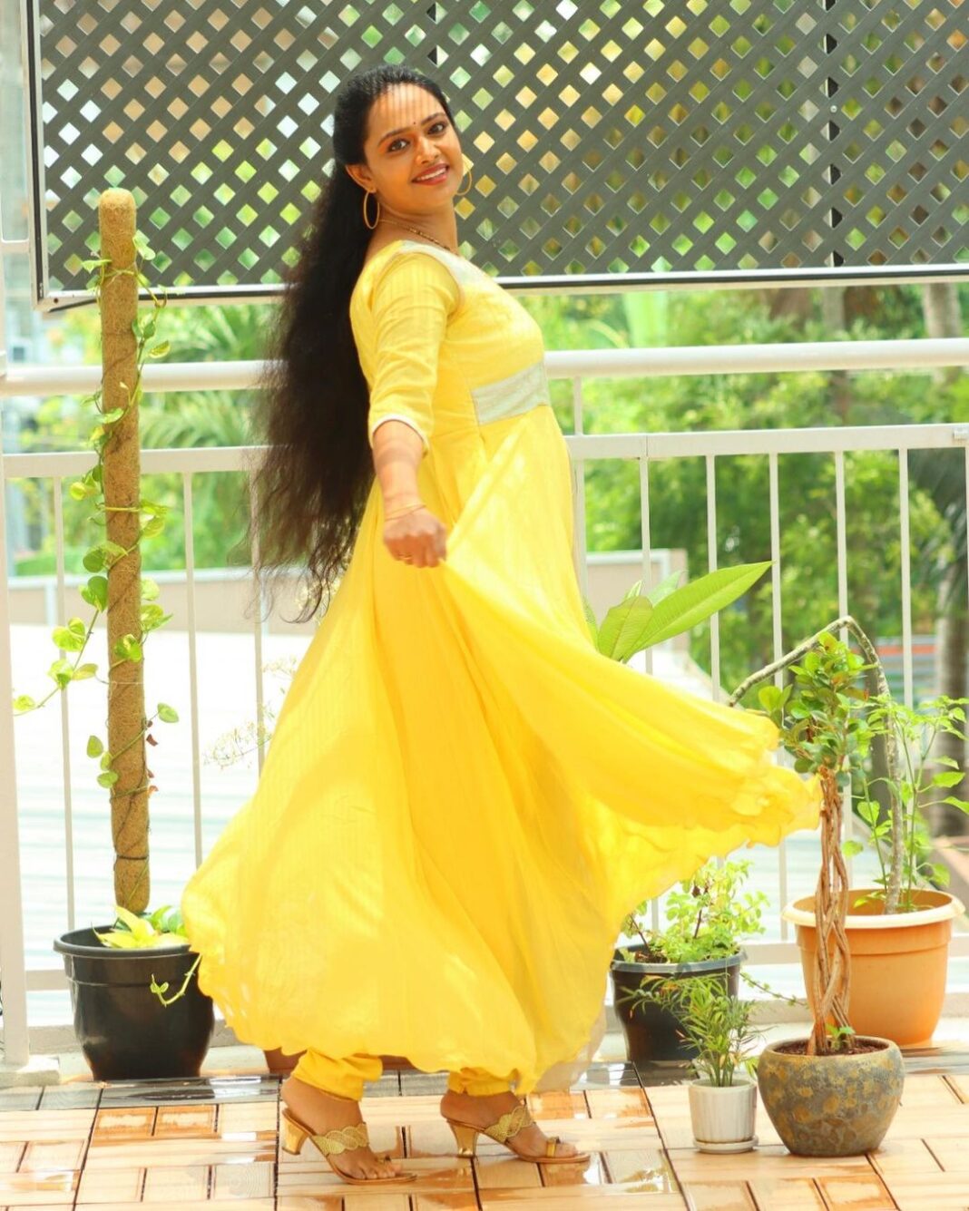 Actress Divya Padmini HD Photos and Wallpapers May 2023 - Gethu Cinema