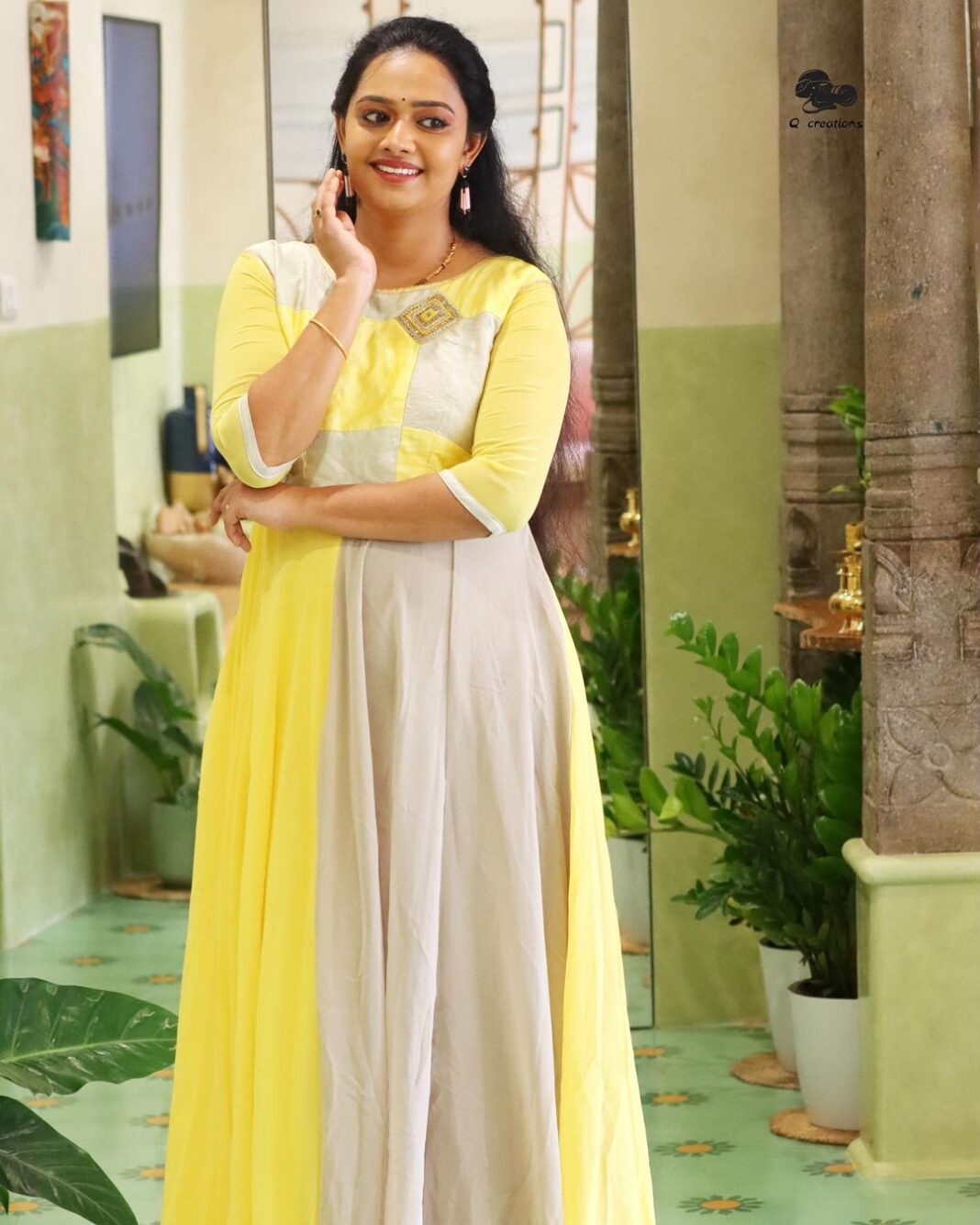 Actress Divya Padmini HD Photos and Wallpapers May 2023 - Gethu Cinema