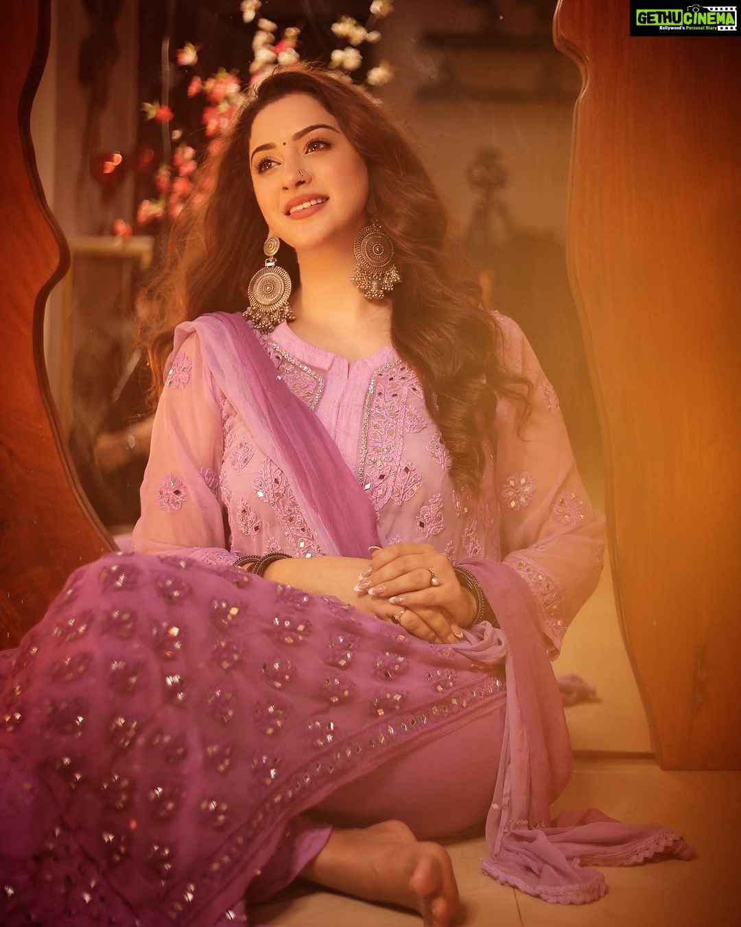 Eshanya Maheshwari Instagram – uske chehre pe mohabbat ki chamak aaj ...