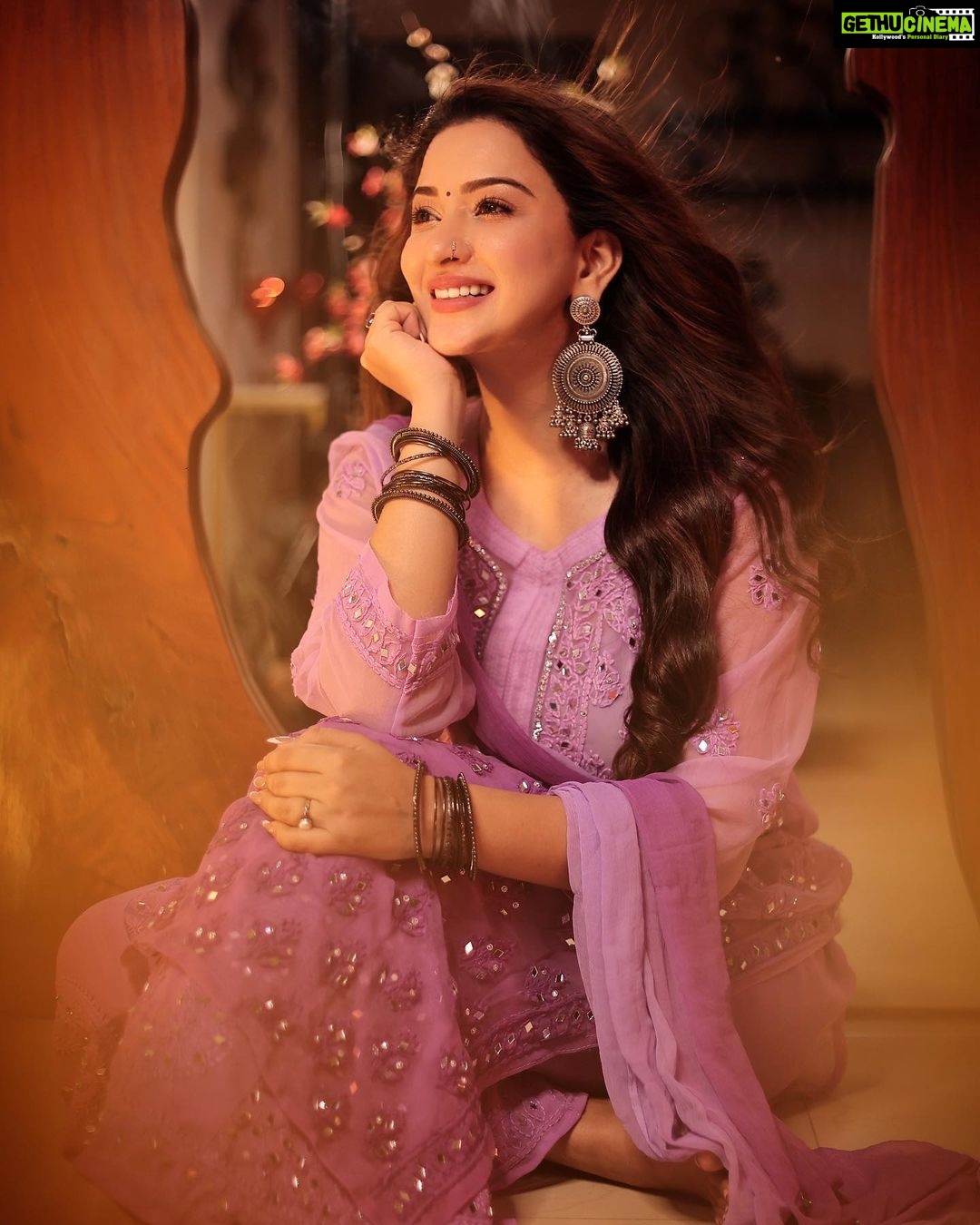 Eshanya Maheshwari Instagram – uske chehre pe mohabbat ki chamak aaj ...