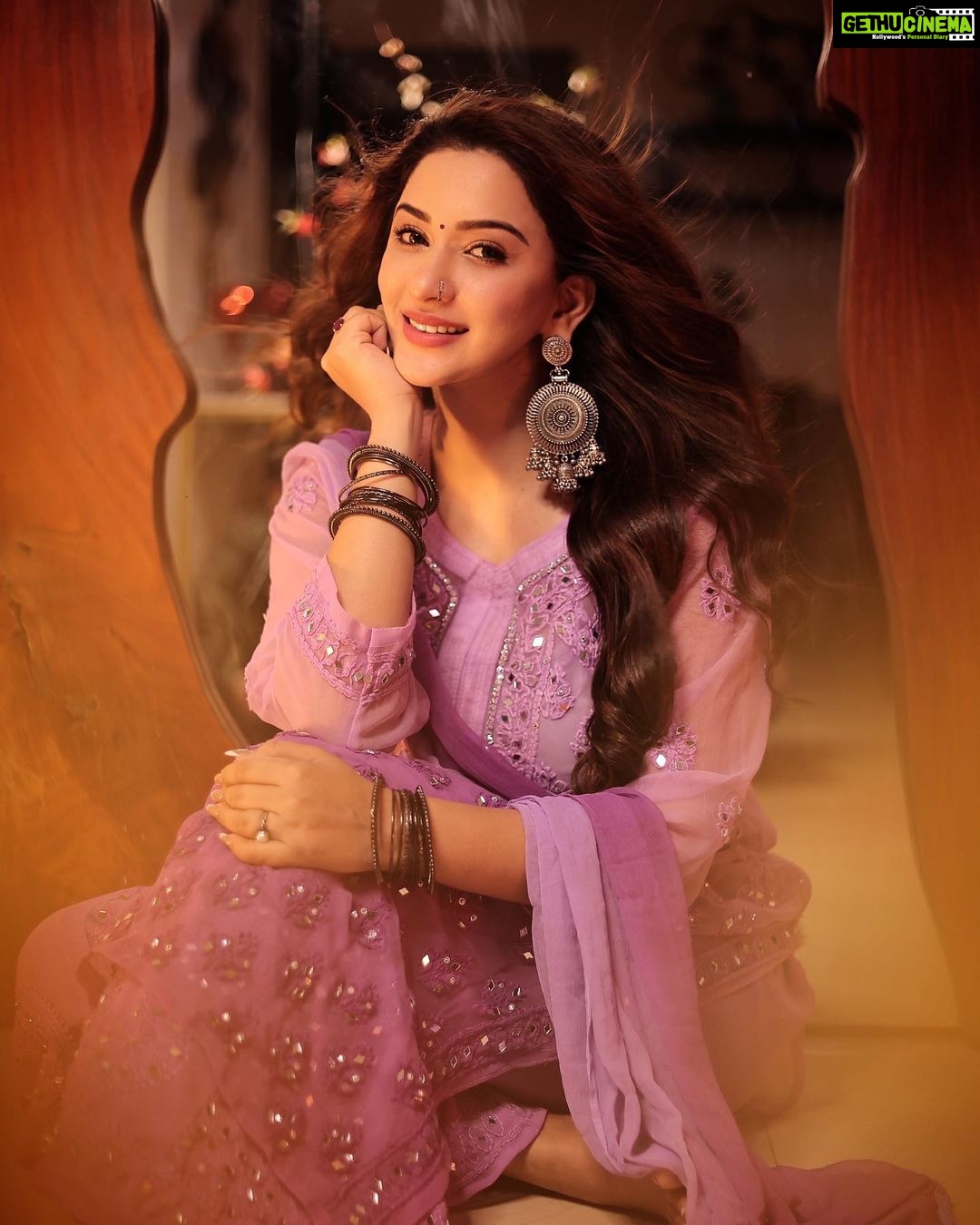Eshanya Maheshwari Instagram – uske chehre pe mohabbat ki chamak aaj ...