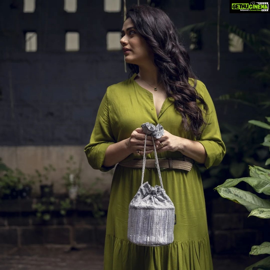 Girija Oak Instagram – Girija Oak Godbole x reCharkha Introducing ...