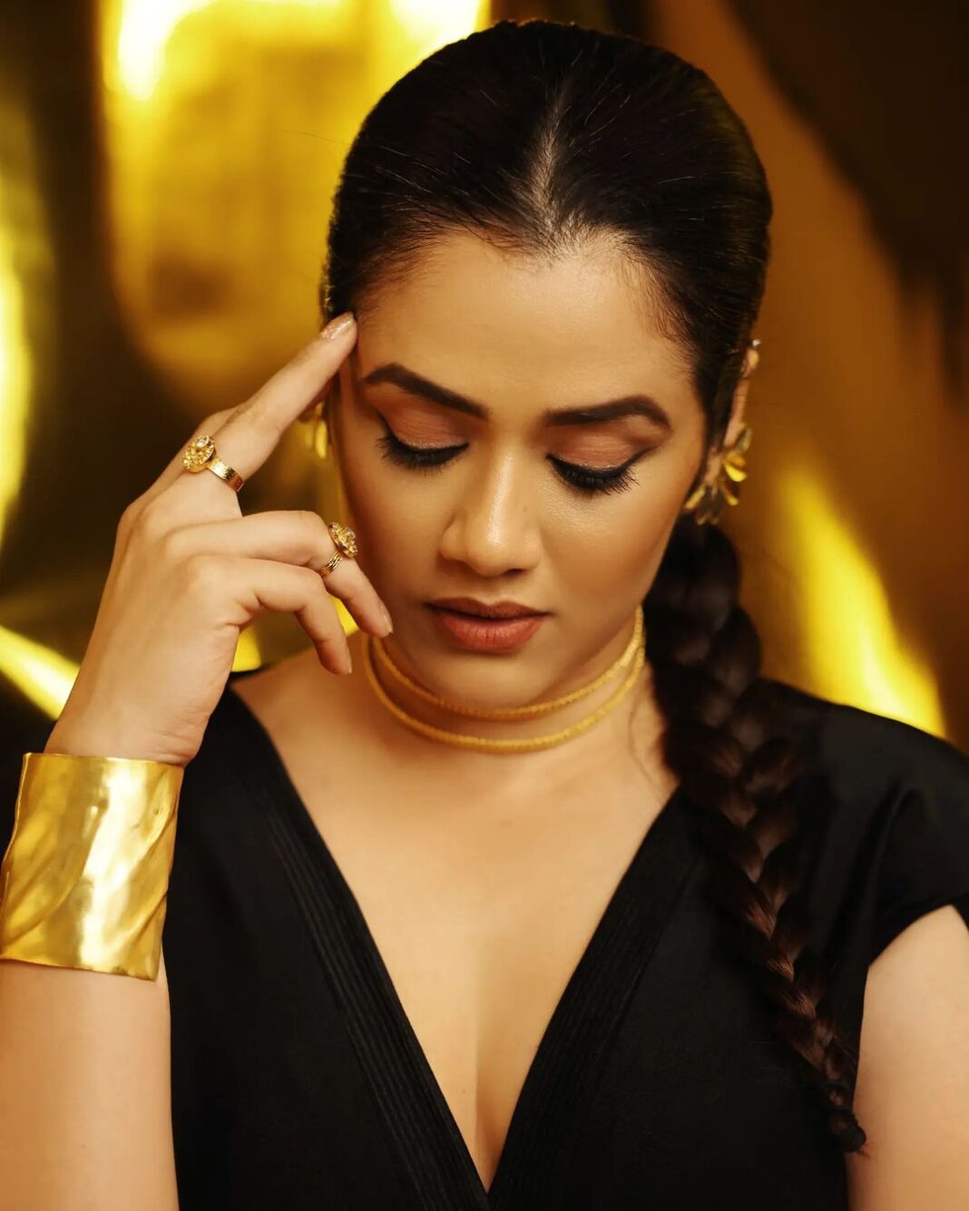 Actress Girija Oak HD Photos and Wallpapers June 2023 | Gethu Cinema