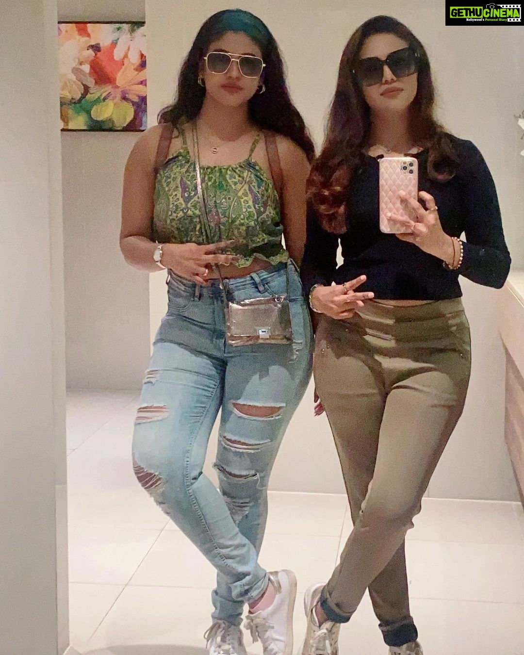 Actress Iniya HD Instagram Photos and Wallpapers February 2023 | Gethu ...