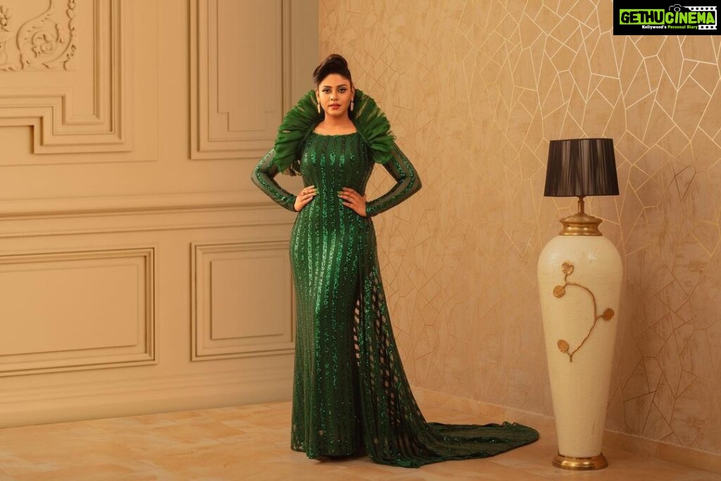 Actress Iniya HD Instagram Photos and Wallpapers February 2023 | Gethu ...