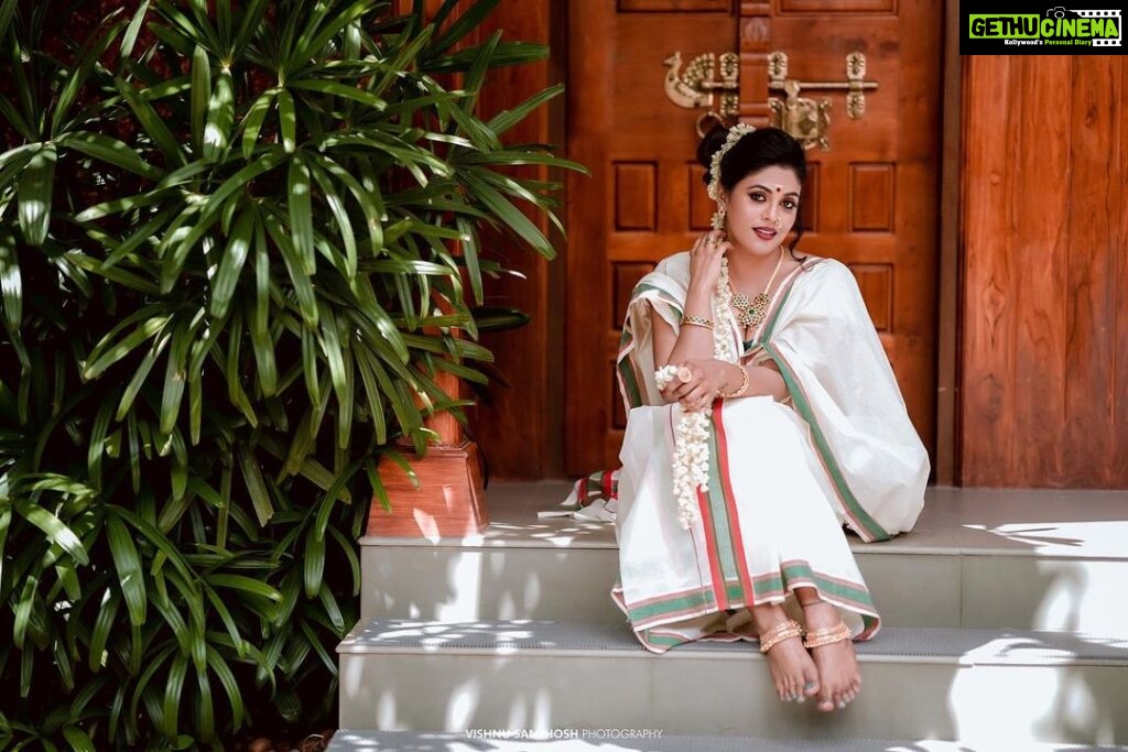 Actress Iniya HD Instagram Photos and Wallpapers September 2022 | Gethu ...