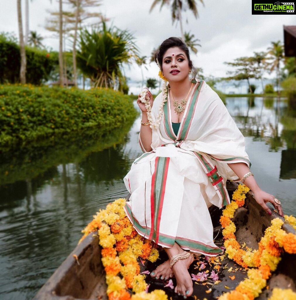 Actress Iniya HD Instagram Photos and Wallpapers September 2022 | Gethu ...
