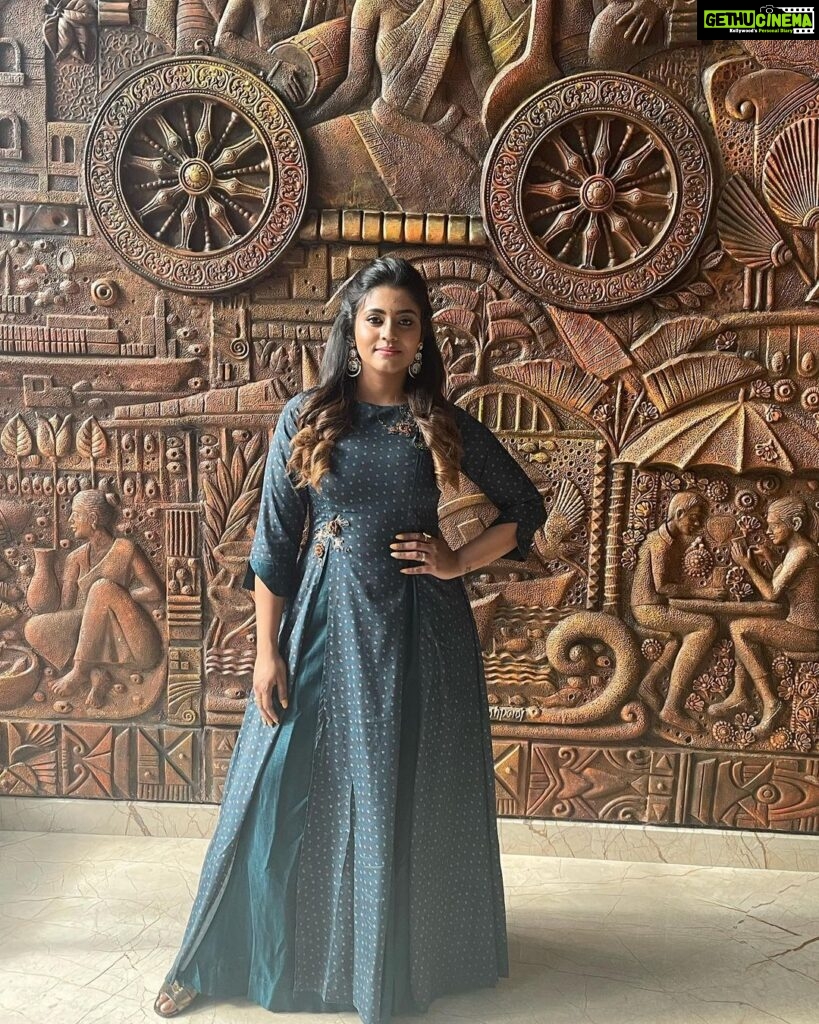 Actress Iniya HD Instagram Photos and Wallpapers September 2022 | Gethu ...