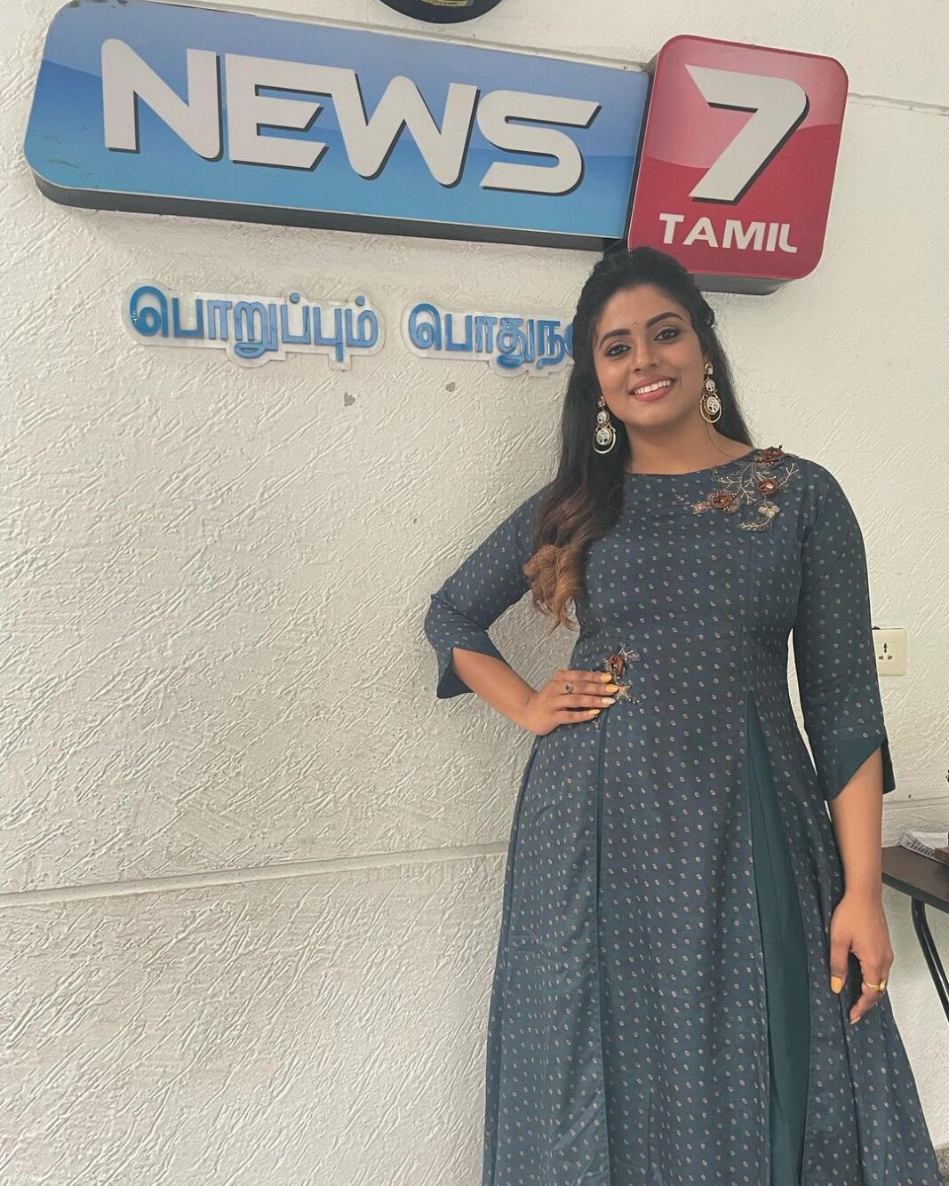 Actress Iniya HD Photos and Wallpapers September 2022 - Gethu Cinema