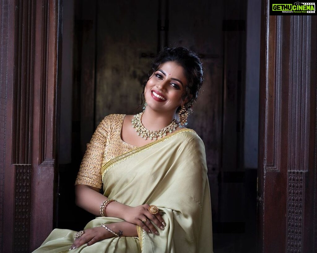 Actress Iniya HD Instagram Photos and Wallpapers April 2023 | Gethu Cinema