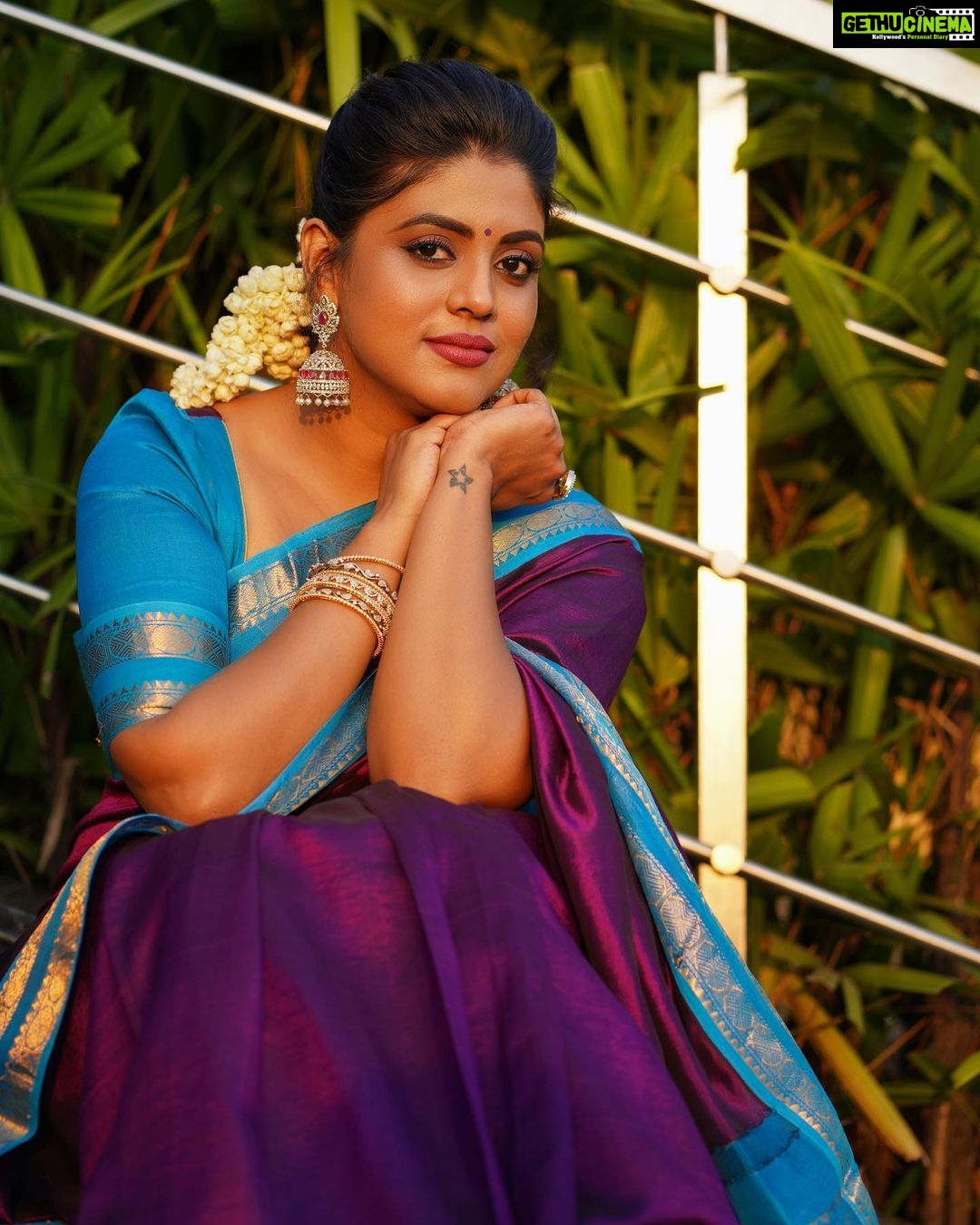 Actress Iniya HD Instagram Photos and Wallpapers April 2023 | Gethu Cinema