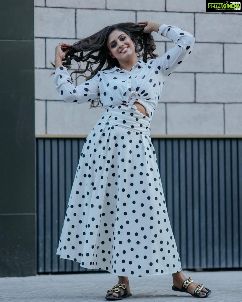 Actress Iniya HD Instagram Photos and Wallpapers April 2023 | Gethu Cinema