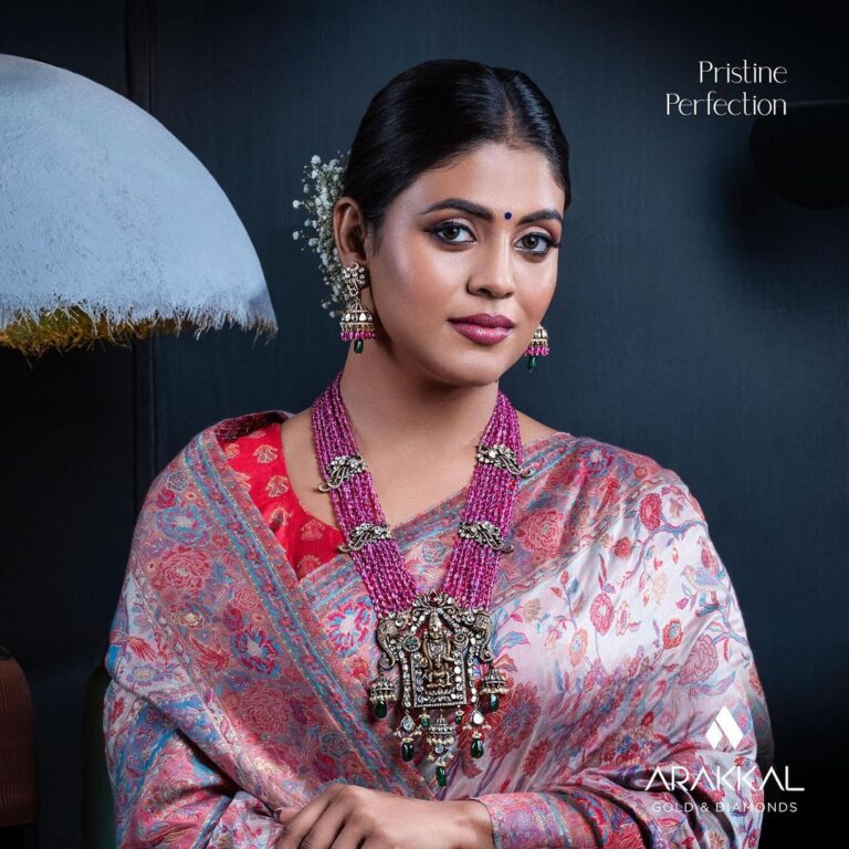 Actress Iniya HD Photos and Wallpapers April 2023 - Gethu Cinema