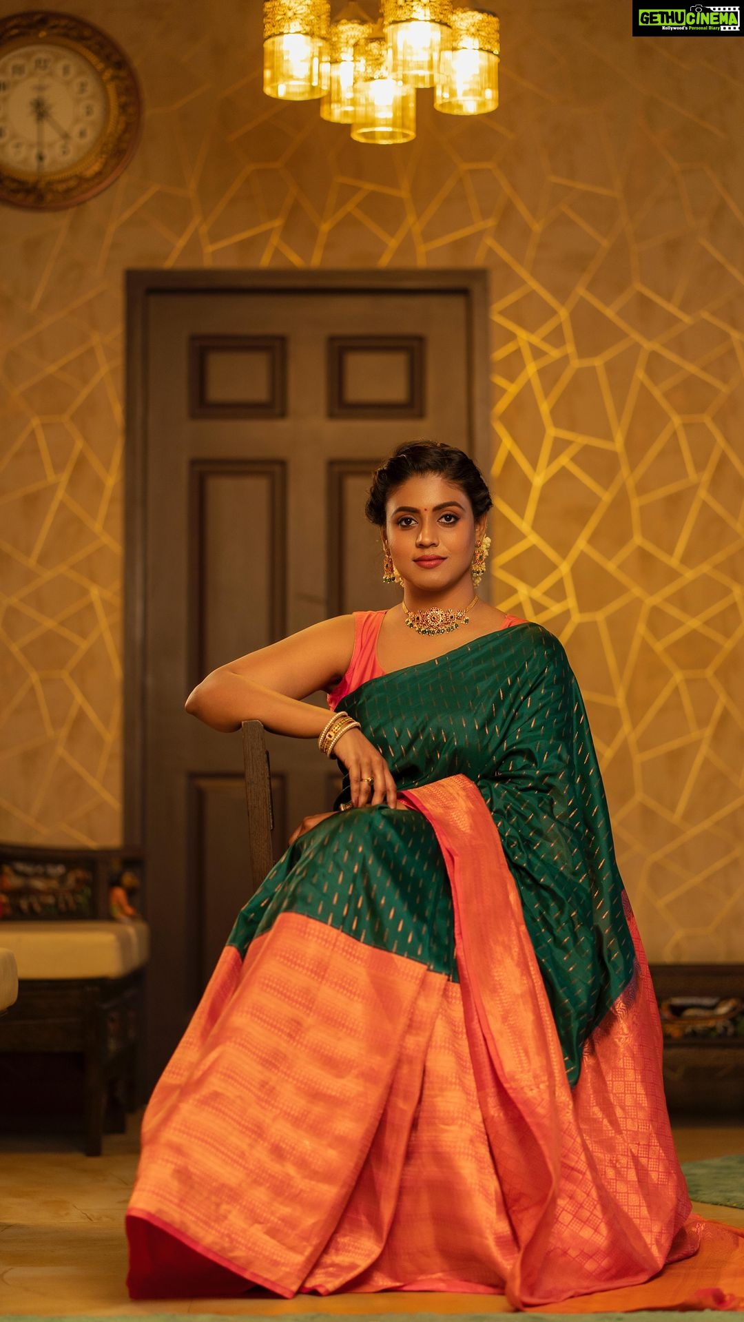 Actress Iniya HD Instagram Photos and Wallpapers April 2023 | Gethu Cinema