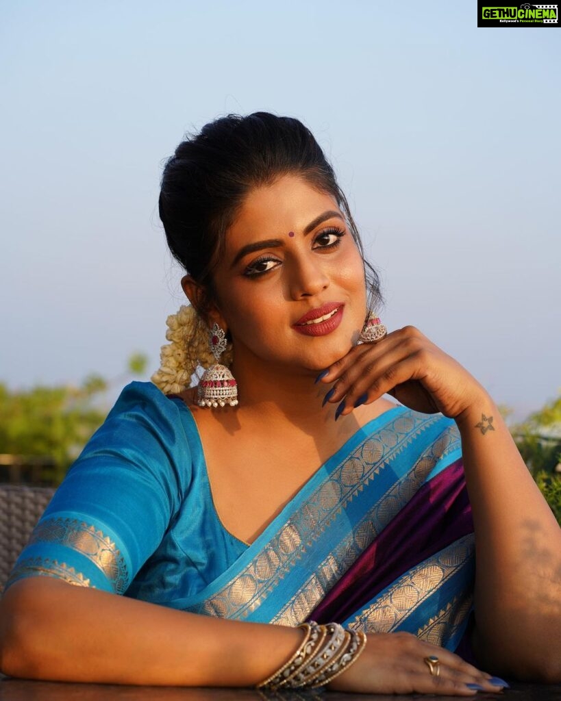 Actress Iniya HD Instagram Photos and Wallpapers April 2023 | Gethu Cinema