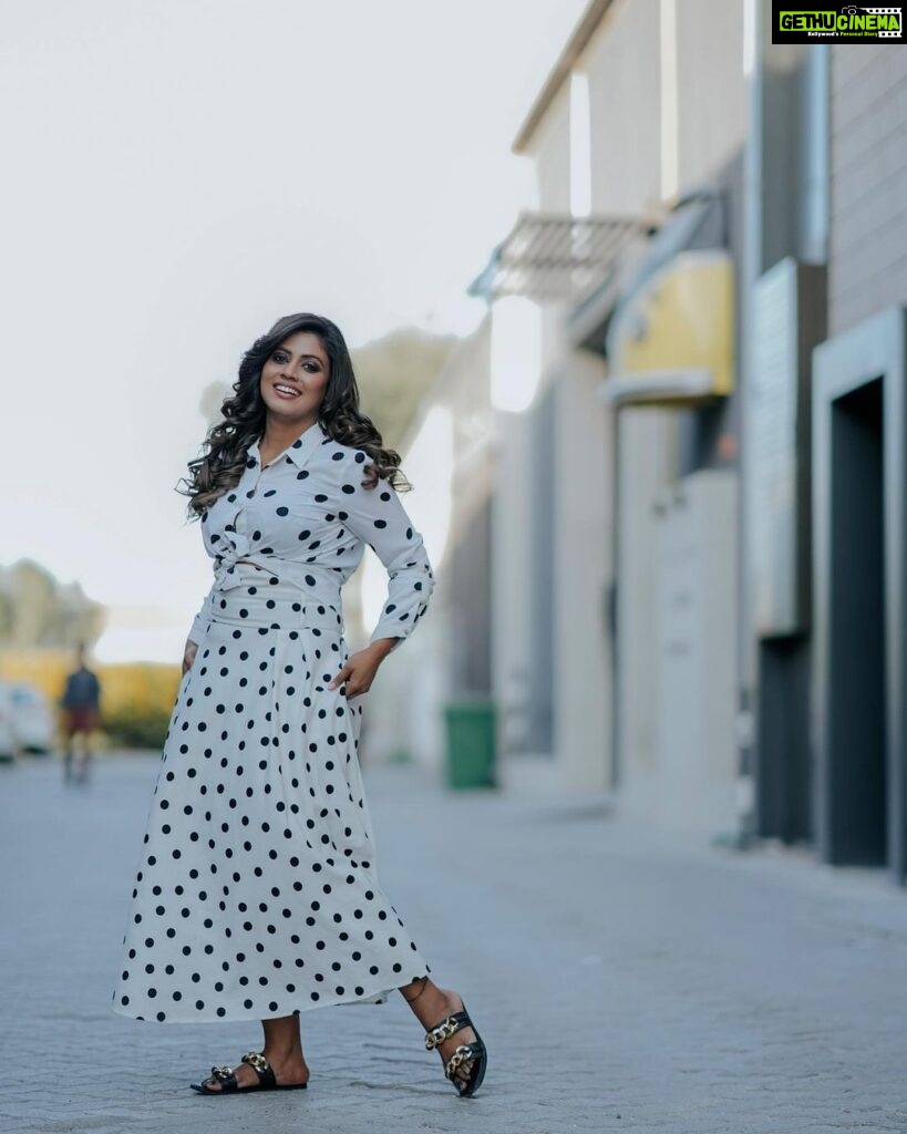 Actress Iniya HD Instagram Photos and Wallpapers April 2023 | Gethu Cinema