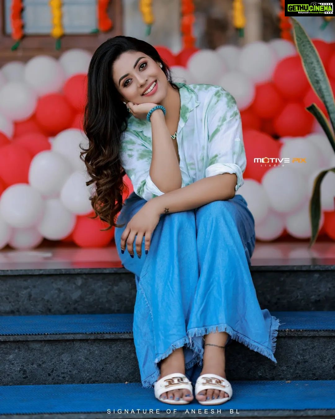 Iniya Instagram – 🄲🄾🄻🄾🅁🄸🄽🄶 🎨 🄱🅈 @vishnu_magical_color @iam_ineya 📷 ...