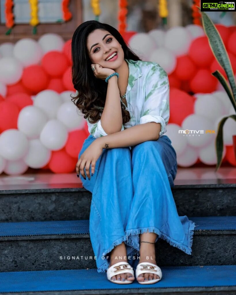 Actress Iniya HD Instagram Photos and Wallpapers April 2023 | Gethu Cinema