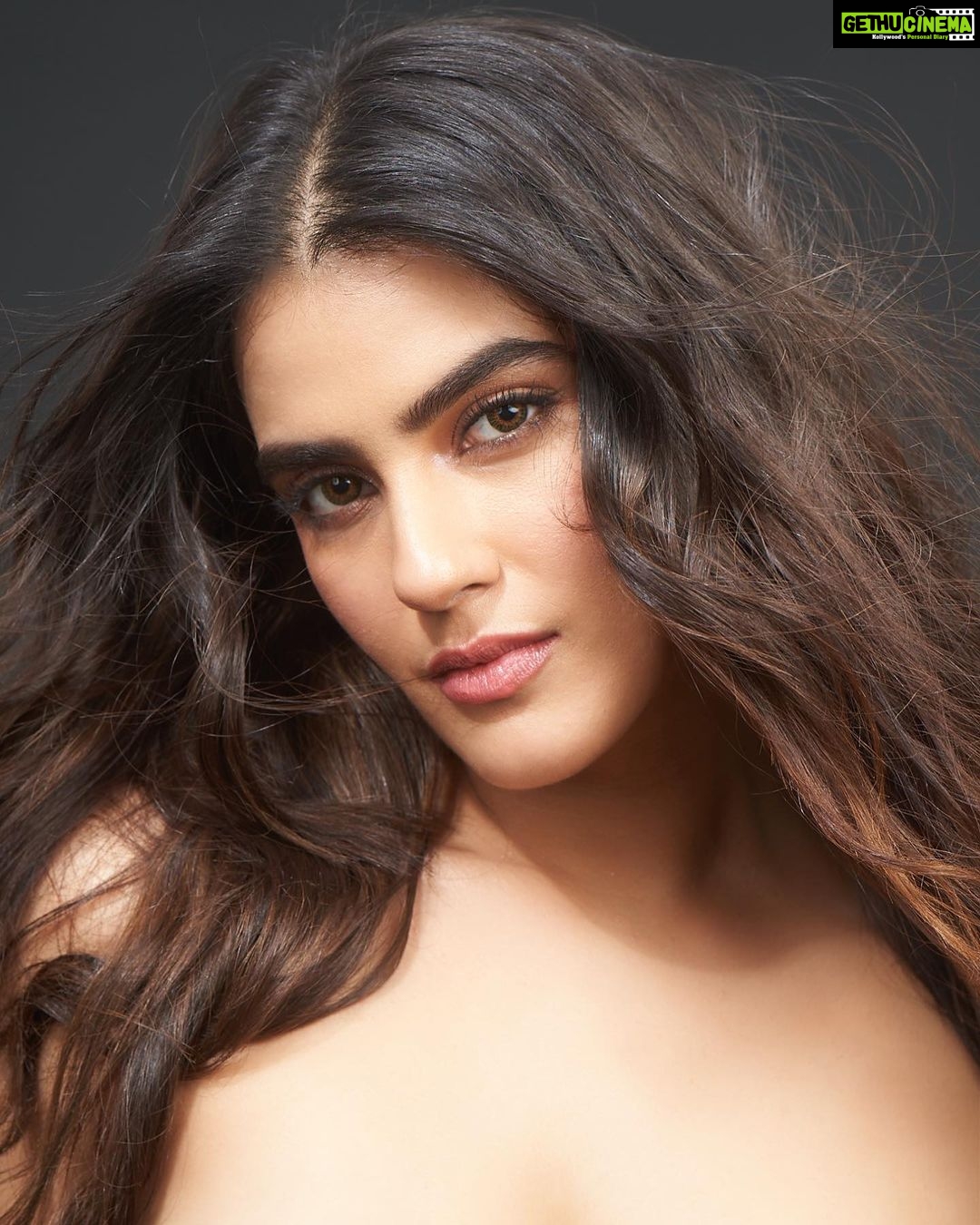 Actress Kavya Thapar HD Instagram Photos and Wallpapers April 2023 ...
