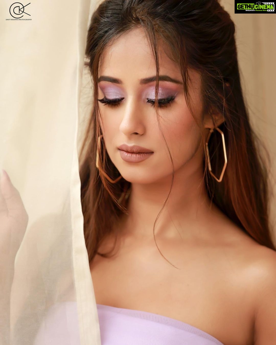 Actress Maera Mishra HD Instagram Photos and Wallpapers June 2023 | Gethu Cinema