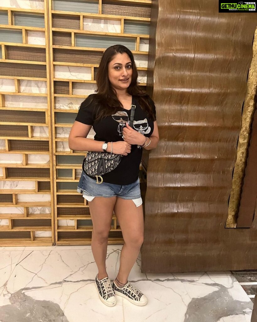 Actress Malavika HD Instagram Photos and Wallpapers June 2023 | Gethu ...