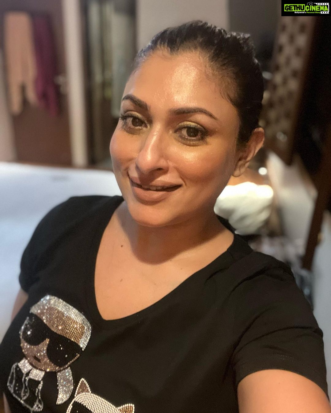 Actress Malavika HD Instagram Photos and Wallpapers June 2023 | Gethu ...