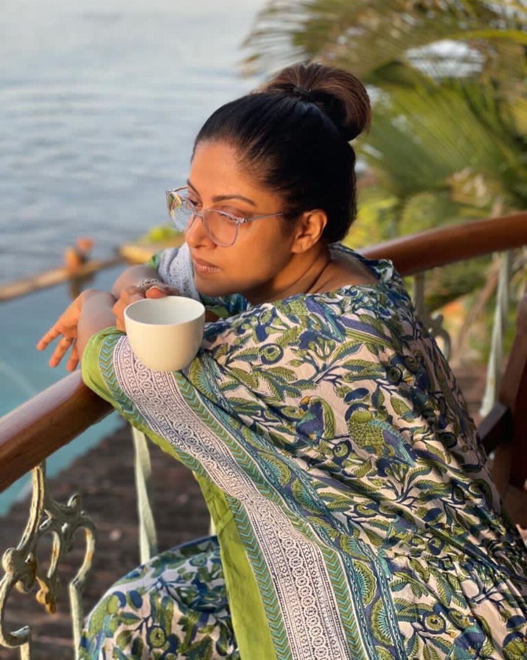 Actress Nadhiya HD Photos and Wallpapers December 2020 - Gethu Cinema